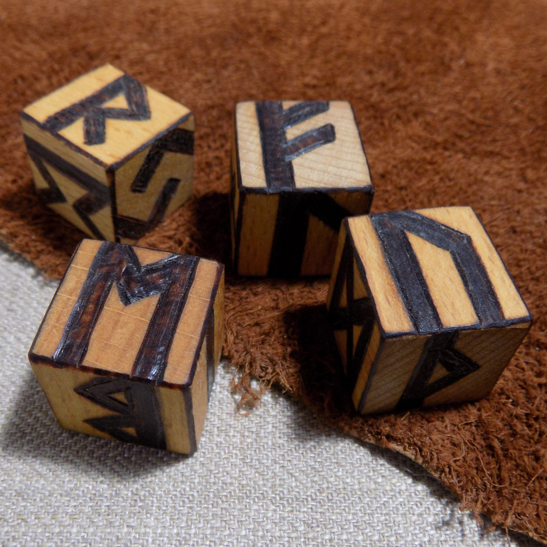 READING RUNE DICE – Ýdalir