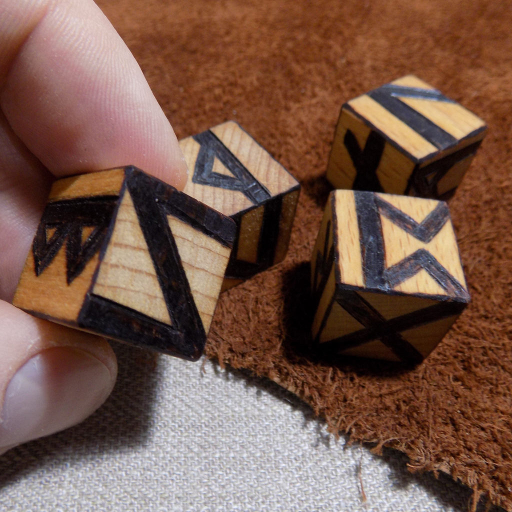 READING RUNE DICE – Ýdalir