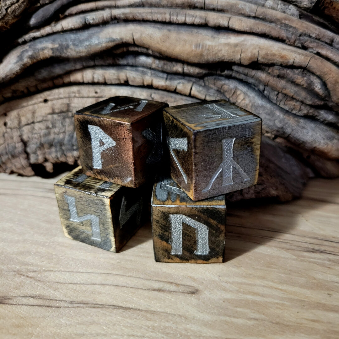 READING RUNE DICE – Ýdalir